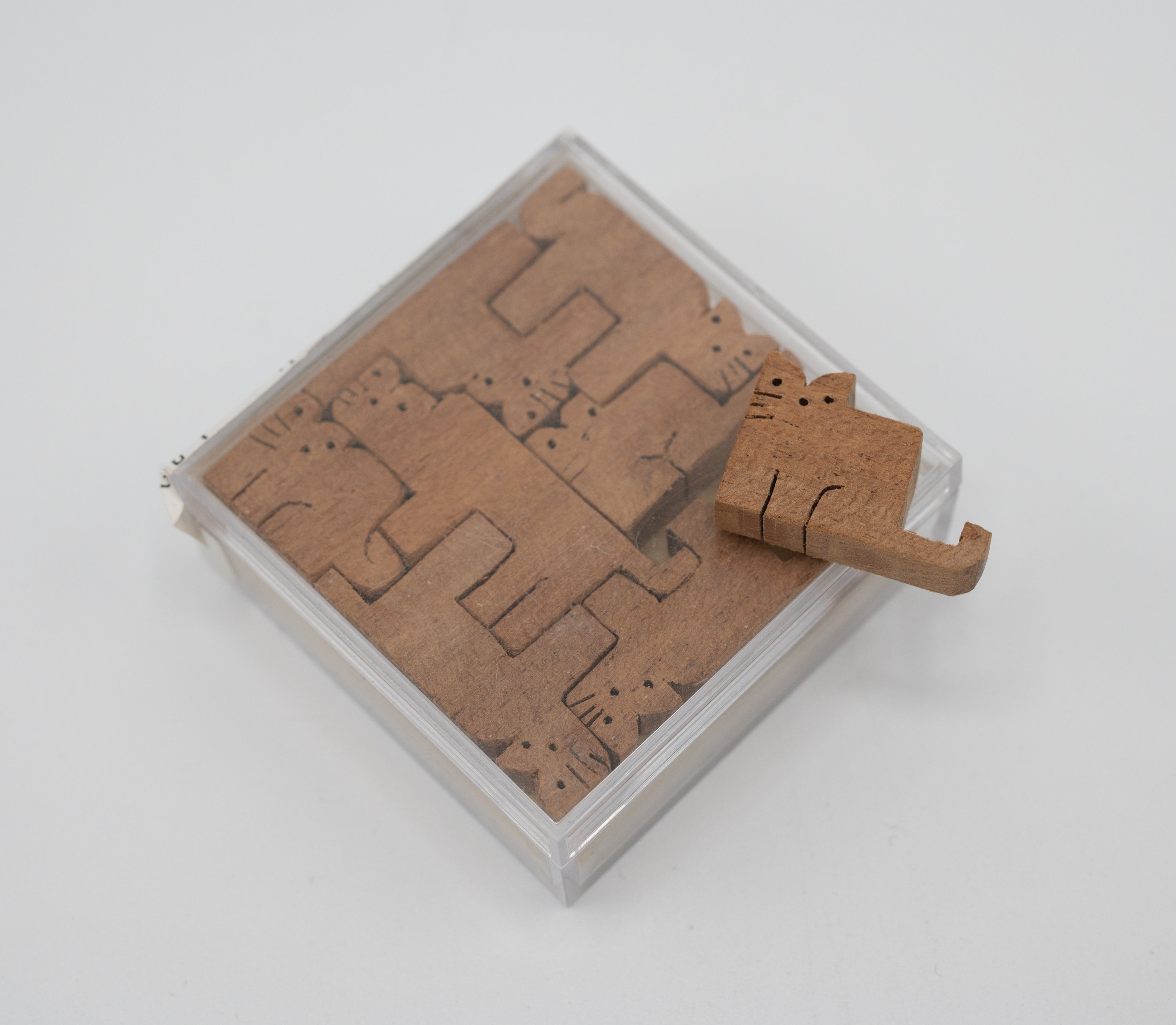 Animal Tray Packing 2X2 Mechanical Puzzle | EurekaPuzzles